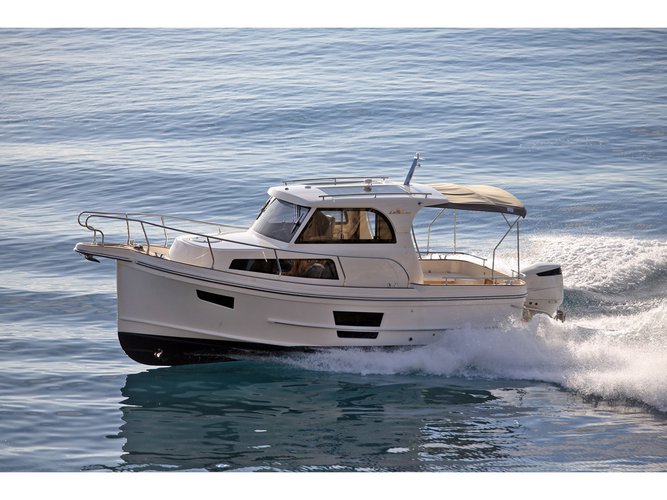Pula Leidi 800 Motor 28.5’ Boat Rental 23398 | Sailo